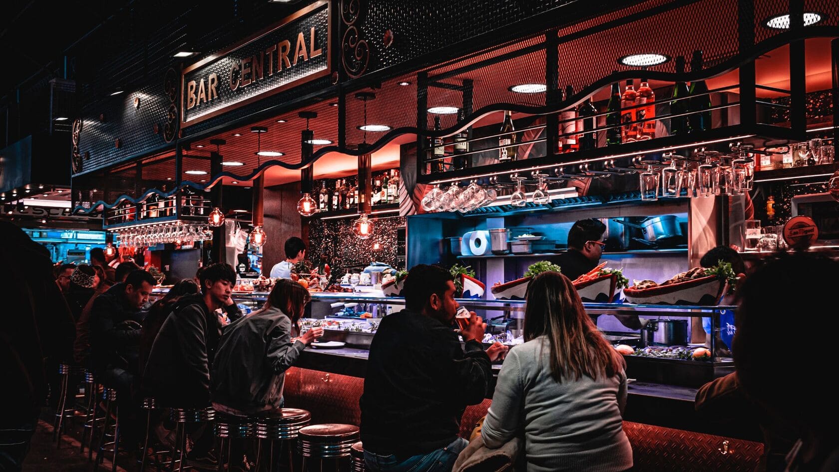 Cosa Fare la Sera a Granada: Tapas Bar, Locali e Vita Notturna